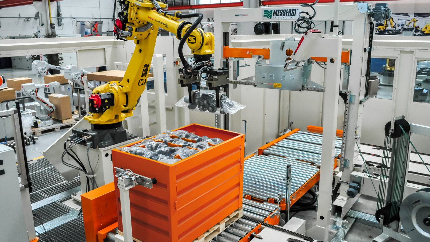 PALLETIZING - AUTOMOTIVE | Sir Robotics