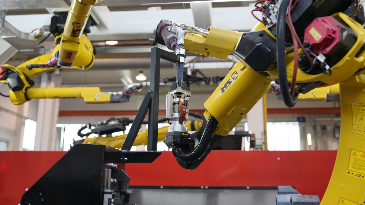 RAW MATERIAL PROCESSING – AUTOMOTIVE | Sir Robotics